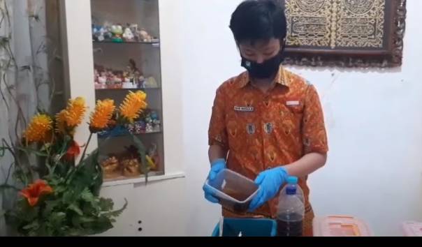 Pelajar di Surabaya Daur Ulang Minyak Jelantah Jadi Sabun