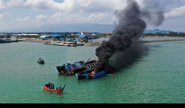 Terbukti Lakukan Illegal Fishing, Kapal Asal Malaysia Ditenggelamkan di Aceh