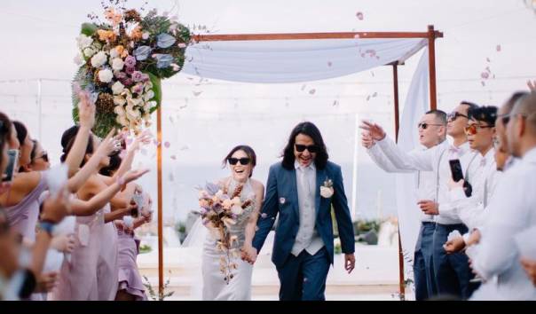 Intip Momen Pernikahan Ello dan Cindy Maria dengan Konsep Garden Party di Pinggir Pantai