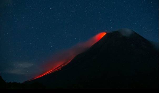 Gunung Merapi Luncurkan Awan Panas Guguran 5 Kilometer, Terjauh sejak ...