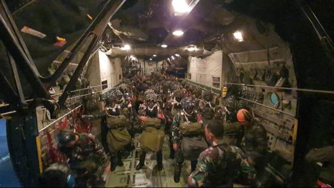 Simulasi Perang Prajurit Para Raider 432/WSJ Di Mangkoso,