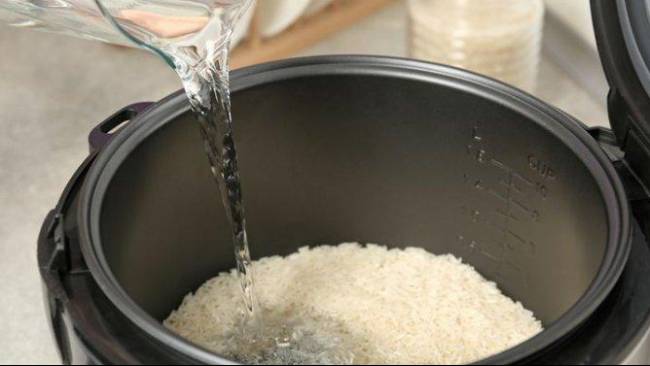 Bagi-Bagi Rice Cooker Gratis, Pengamat Sebut Mubazir