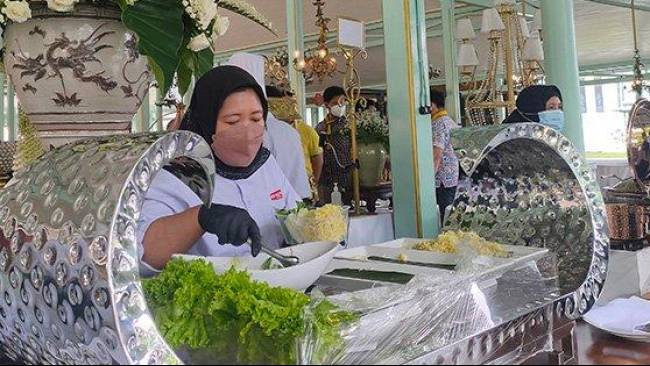 Bocoran Menu Pesta Kaesang-Erina, Bebek Peking hingga Sup Iga bakar ...