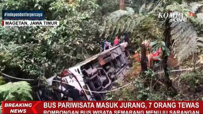 Bus Pariwisata Masuk Jurang di Magetan, Diduga karena Rem Blong
