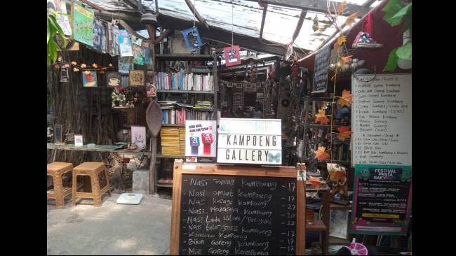 Kampoeng Galeri, Tempat Nongkrong di Tengah Barang Loak dan Thrifting