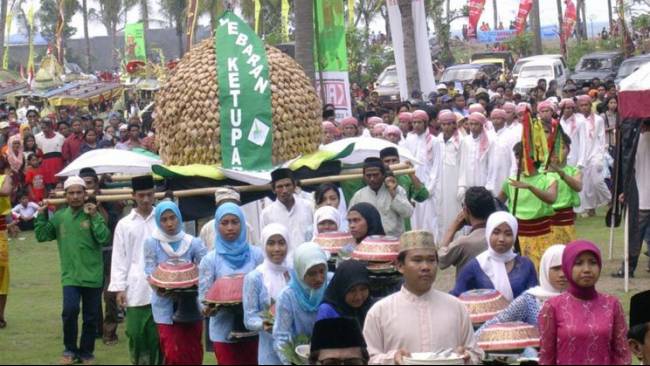 Mengenal Lebaran Ketupat, Tradisi Syawalan yang Digelar Seminggu ...