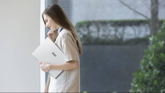 Anda Bermobilitas Tinggi? Berikut Tips Membawa Laptop Bepergian Agar ...