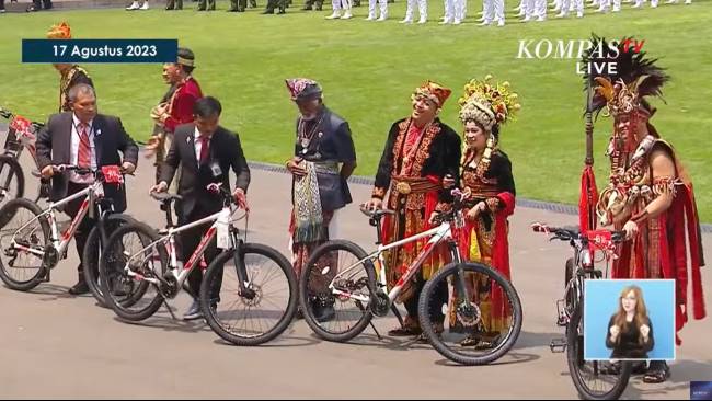 Kaesang dan Sri Mulyani Dapat Hadiah Sepeda dari Jokowi, Raih Busana ...