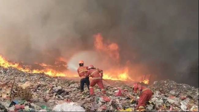Kebakaran TPA Rawa Kucing Tangerang Belum Padam hingga Hari Kedua, BNPB Siapkan Helikopter