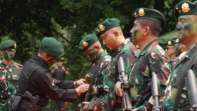 Pangkostrad Letjen TNI Muhammad Saleh Mustafa Terima Brevet Intai Tempur