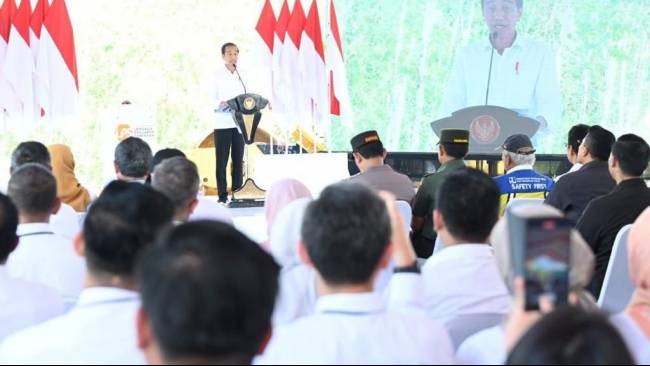 Jokowi Lakukan Siaran Perdana dari Studio RRI di IKN