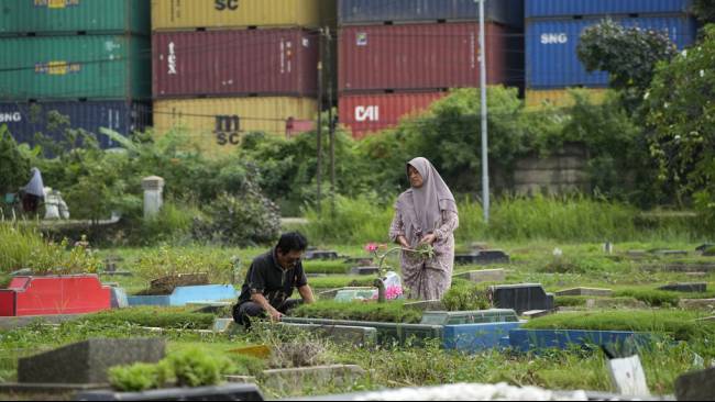 Sejarah Munculnya Tradisi Nyekar di Indonesia, Ziarah Kubur di Momen ...