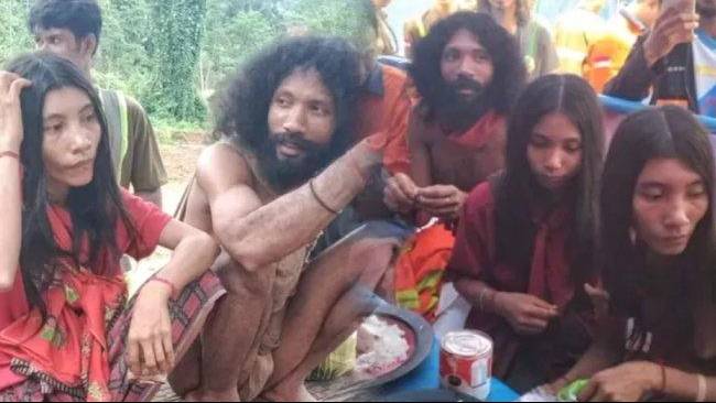 Viral Muncul Suku Togutil dari Pedalaman Hutan Halmahera, Pakar Duga ...