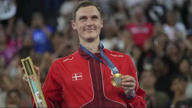 Raih Medali Emas Olimpiade Kedua, Viktor Axelsen: Lin Dan Masih The GOAT!