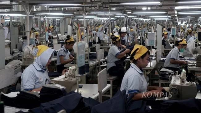 Badai PHK di Sritex, Yamaha, KFC, dan Sanken: Lebih dari 10 Ribu Karyawan Kehilangan Pekerjaan