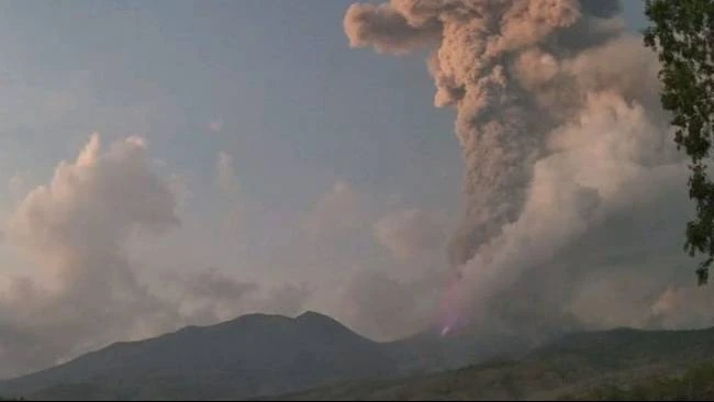 Daftar Gunung di Indonesia yang Berstatus Siaga dan Awas