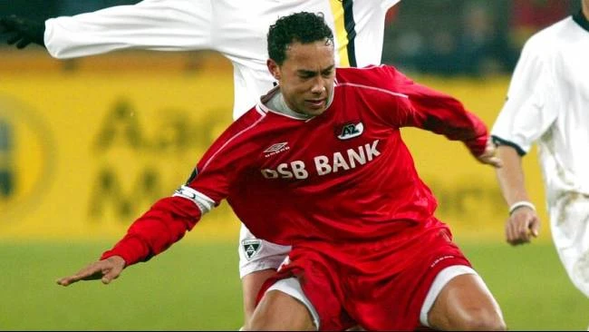 Profil Denny Landzaat, Asisten Pelatih Timnas Indonesia Berdarah Maluku asal Belanda