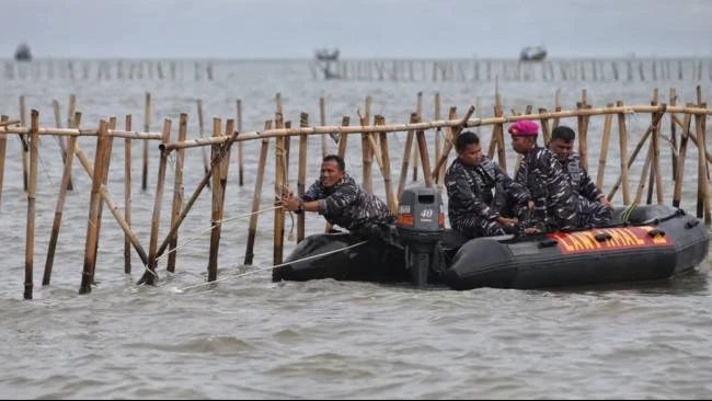 KKP dan TNI AL Bongkar Pagar Laut Tangerang Hari Ini, 233 Kapal Nelayan ...