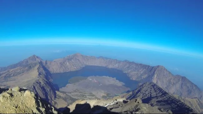 Pendaki Malaysia Jatuh di Gunung Rinjani, Begini Kronologi dan Dugaan Penyebabnya