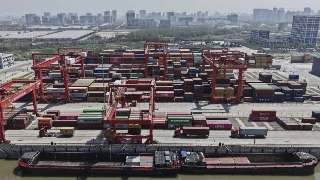 China Balas AS, Naikkan Tarif untuk AS dari 84% Menjadi 125% Mulai ...