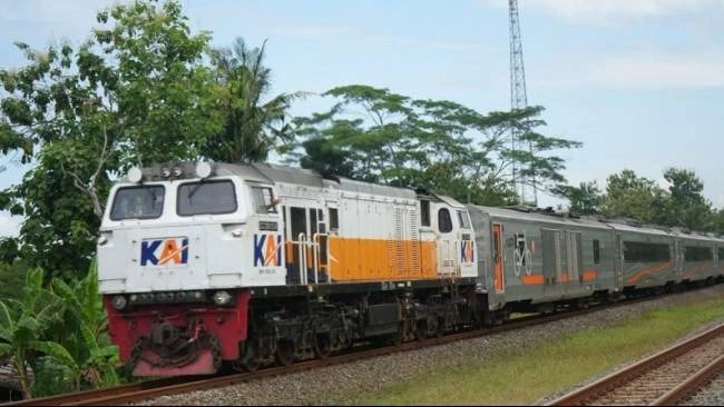 Lowongan Kerja BUMN 2025: PT KAI Buka Rekrutmen D3 dan S1 Melalui UNPAD ...