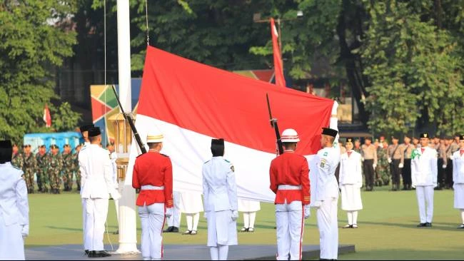 Jam Berapa Upacara Penurunan Bendera Merah Putih 17 Agustus 2025? Ini ...