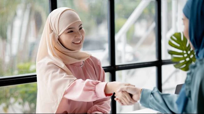KAI Services Buka Lowongan Pramugara-Pramugari, Pendaftaran Hanya ...