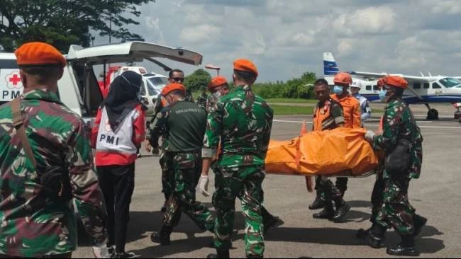 Helikopter Jatuh di Sekadau, Jenazah Korban Diterbangkan ke Pontianak