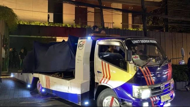 Geledah Rumah Silmy Karim, KPK Angkut Moge hingga Mobil Mewah