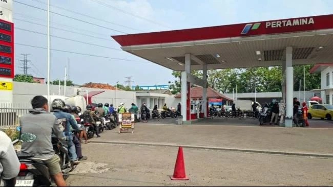 PT Pertamina Bantah Stok Pertalite Langka: Tersedia dan Distribusinya ...