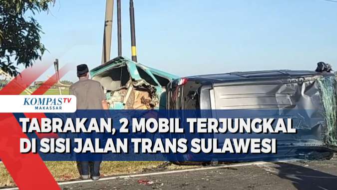 Tabrakan, 2 Mobil Terjungkal di Sisi Jalan Trans Sulawesi