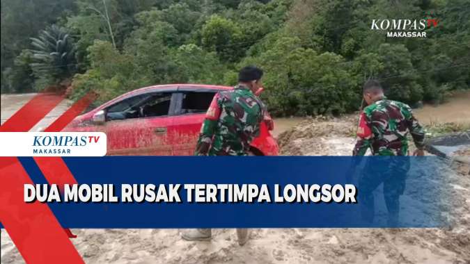 Dua Mobil Rusak Tertimpa Longsor