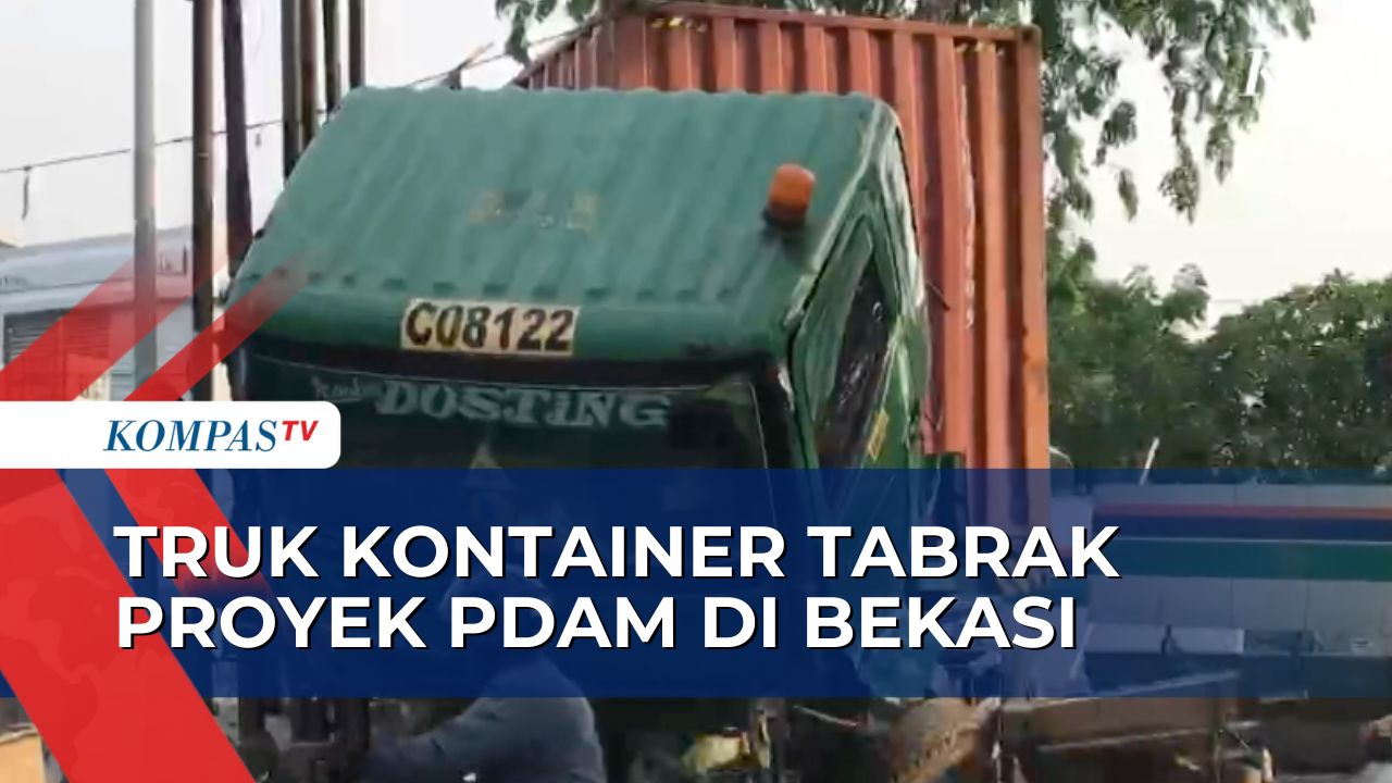Video: Truk Kontainer Oleng dan Tabrak Pembatas Proyek PDAM, Diduga Akibat Hindari Mobil Menyalip!