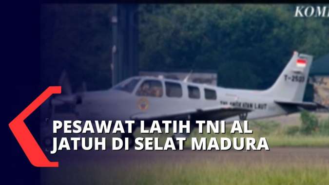 BREAKING NEWS - Pesawat Milik TNI AL T-2503 Jatuh di Perairan Selat Madura Saat Latihan dengan KRI