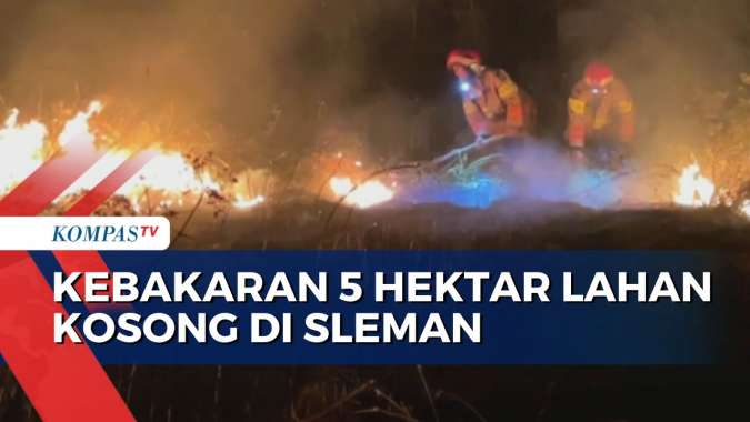 Kebakaran Lahan Dekat Pemukiman Warga Sleman Buat Geger, 5 Unit Damkar ...