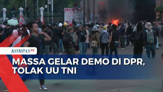 Massa Kembali Gelar Demo di DPR RI, Tolak UU TNI