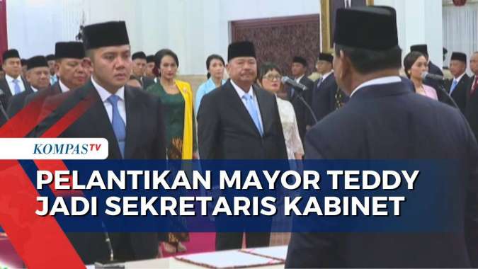 Momen Mayor Teddy Dilantik Jadi Sekretaris Kabinet Oleh Presiden Prabowo Subianto