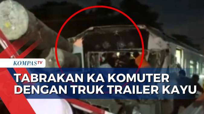 Begini Situasi Usai Tabrakan KA Komuter Jenggala dengan Truk Trailer Kayu di Gresik