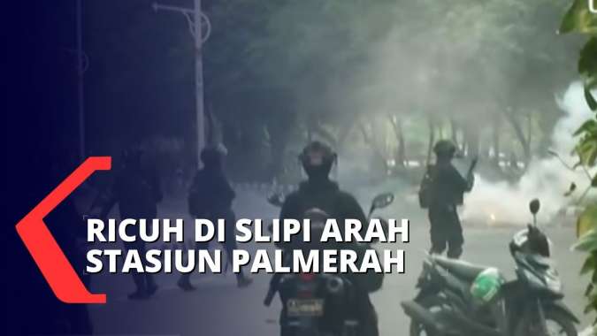 Aksi Lempar Batu dan Petasan Terjadi di Kawasan Slipi Arah Stasiun ...