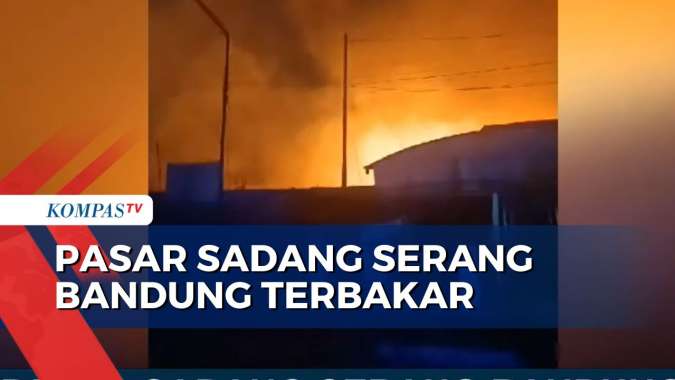 Kebakaran Landa Pasar Sadang Serang Bandung, 18 Unit Damkar Dikerahkan!