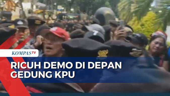 Demo di Depan Gedung KPU Ricuh, Massa Tuntut Ketua KPU Mundur dari Jabatan