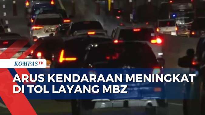 Arus Kendaraan Meningkat di Tol Layang MBZ Arah Jakarta