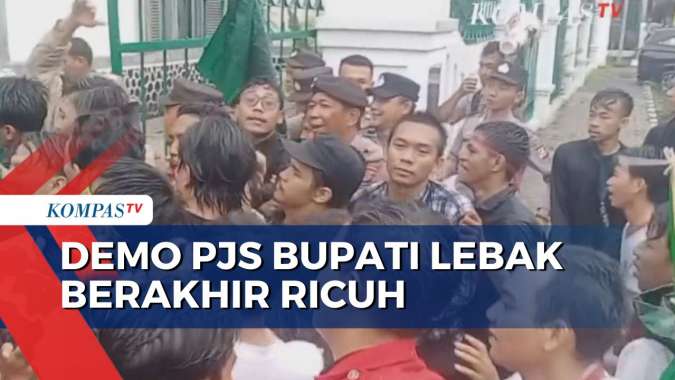 Demo di Kantor Bupati Lebak Ricuh, Massa dan Petugas Keamanan Terlibat Adu Jotos