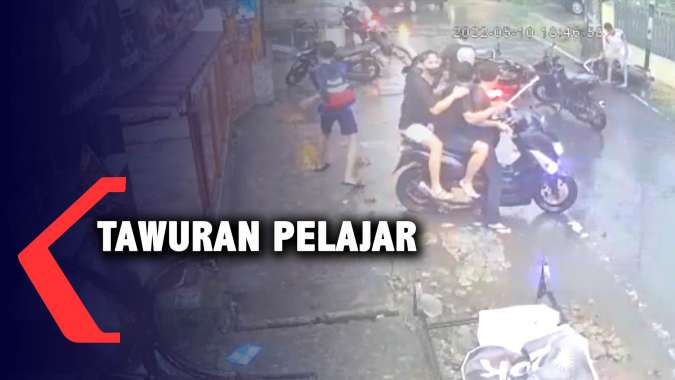 CCTV Tawuran Pelajar di Medan. Ada yang Main Tikam