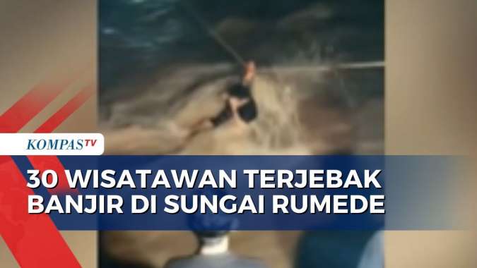 Proses Evakuasi 30 Wisatawan di Sungai Rumede yang Terjebak Banjir ...