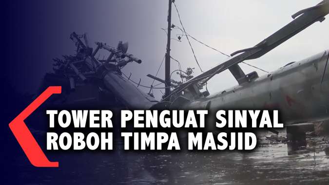 Diterpa Angin Kencang Sebuah Tower Roboh Menimpa Masjid