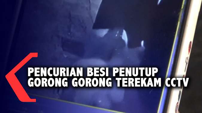 Pencurian Besi Penutup Gorong Gorong Terekam CCTV