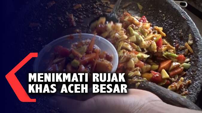 Menikmati Rujak Khas Aceh Besar