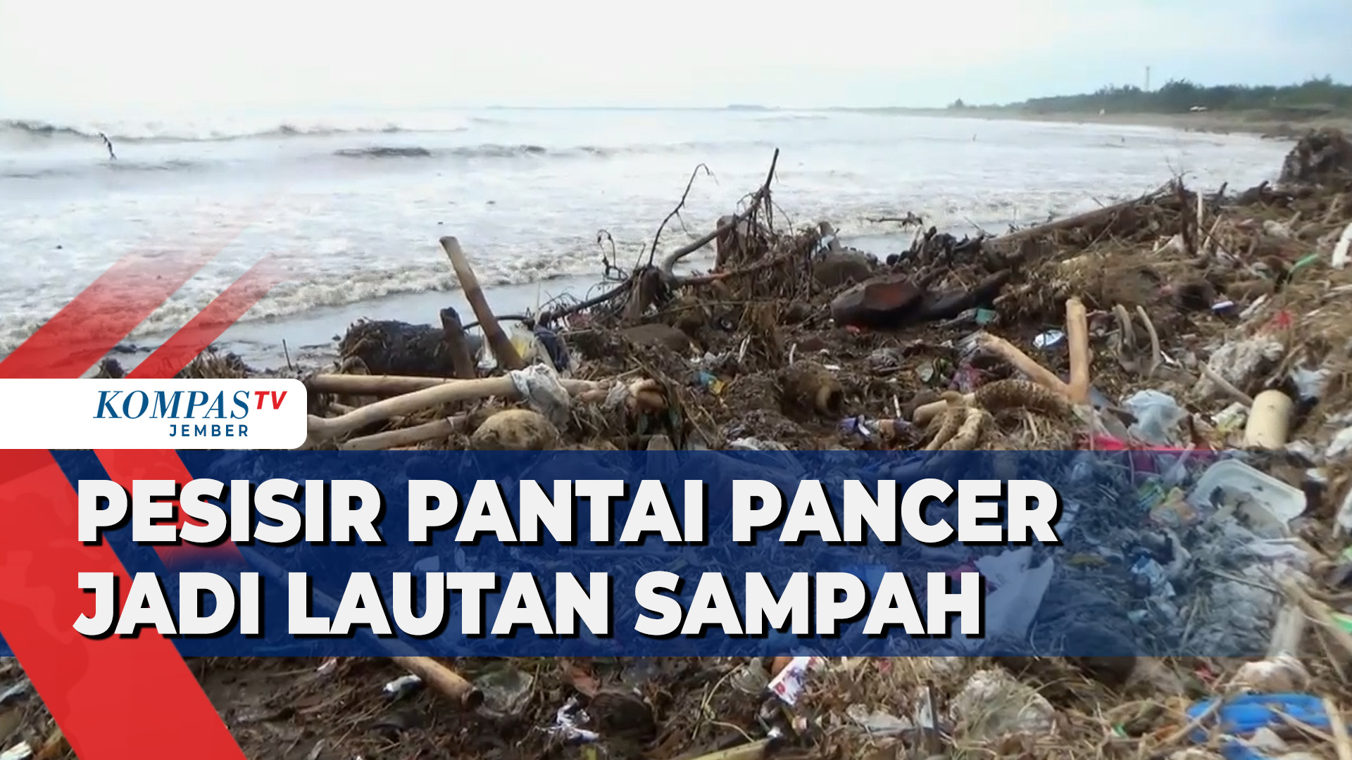 Pantai Pancer Puger Jadi Lautan Sampah, Keluarkan Bau Tak Sedap