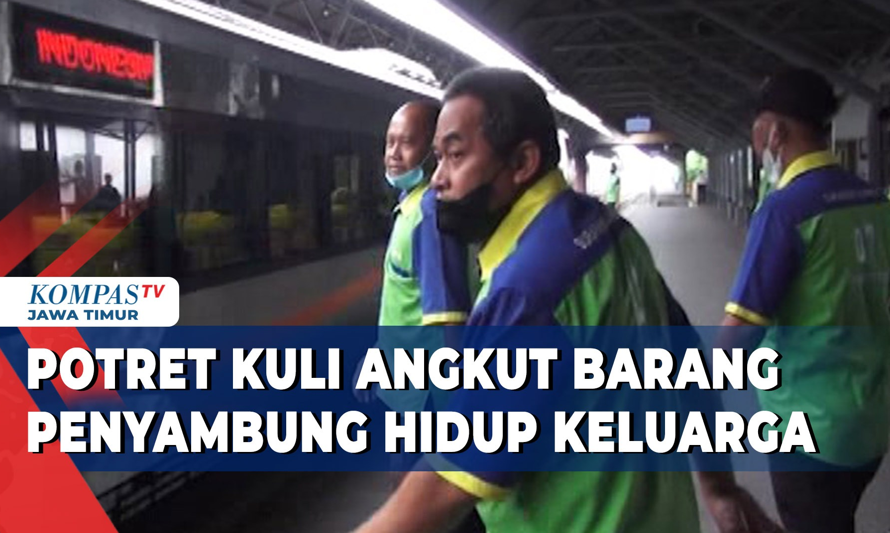 Potret Kuli Angkut Atau Porter Stasiun Penyambung Hidup Keluarga